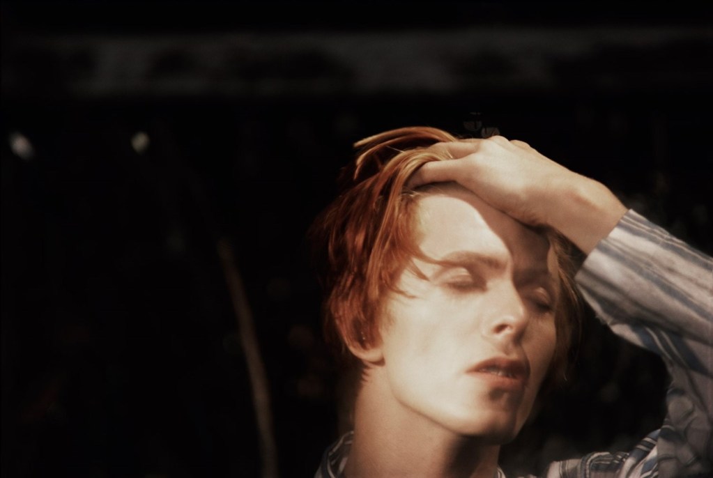 Geoff MacCormack fotoğrafları ile David Bowie - Dadanizm