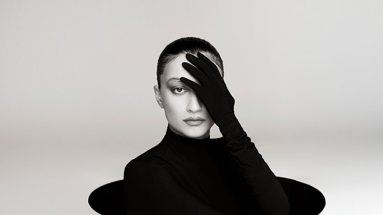 Melike Şahin’in yeni albümü Akkor’a dadandık: Çölün karanlığını ...